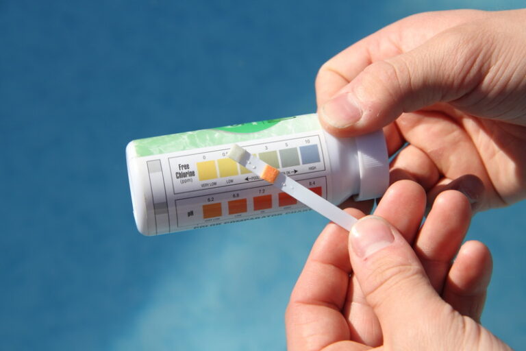 How to Lower the pH in a Pool